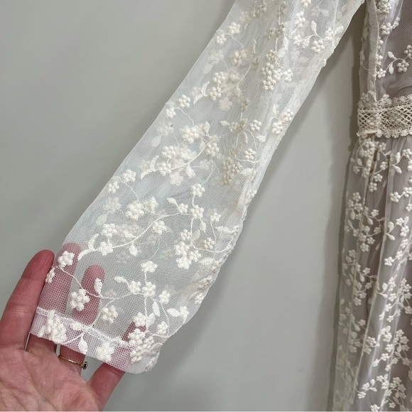 ARULA | Dresses | Arula Cream Floral Lace Nude Underlay Maxi Dress ...